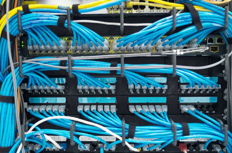 La ce este util un Patch Panel pentru Rack si UPS | Atu Tech | Atu Tech ...